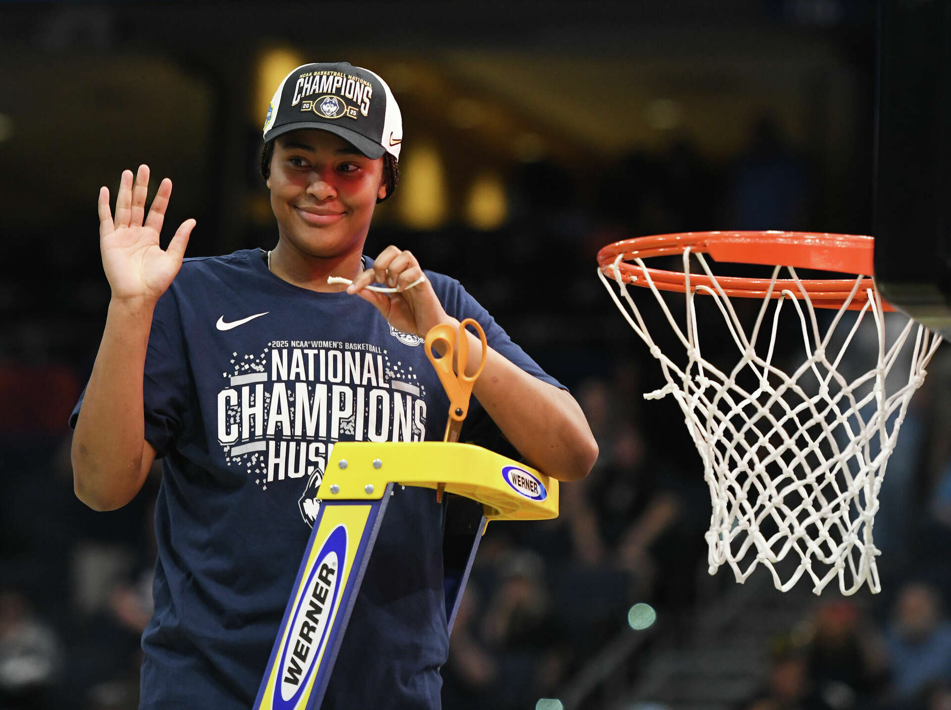 UConn stars Azzi Fudd, Sarah Strong sign NIL deal with Unrivaled