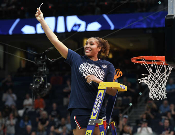 Report: UConn forward Ice Brady enters transfers portal