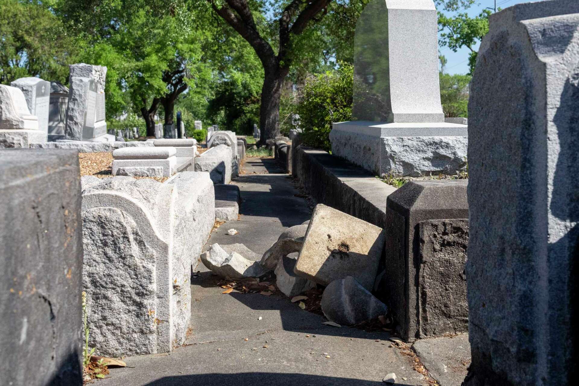 Beth Yeshurun cemetery in Houston vandalized