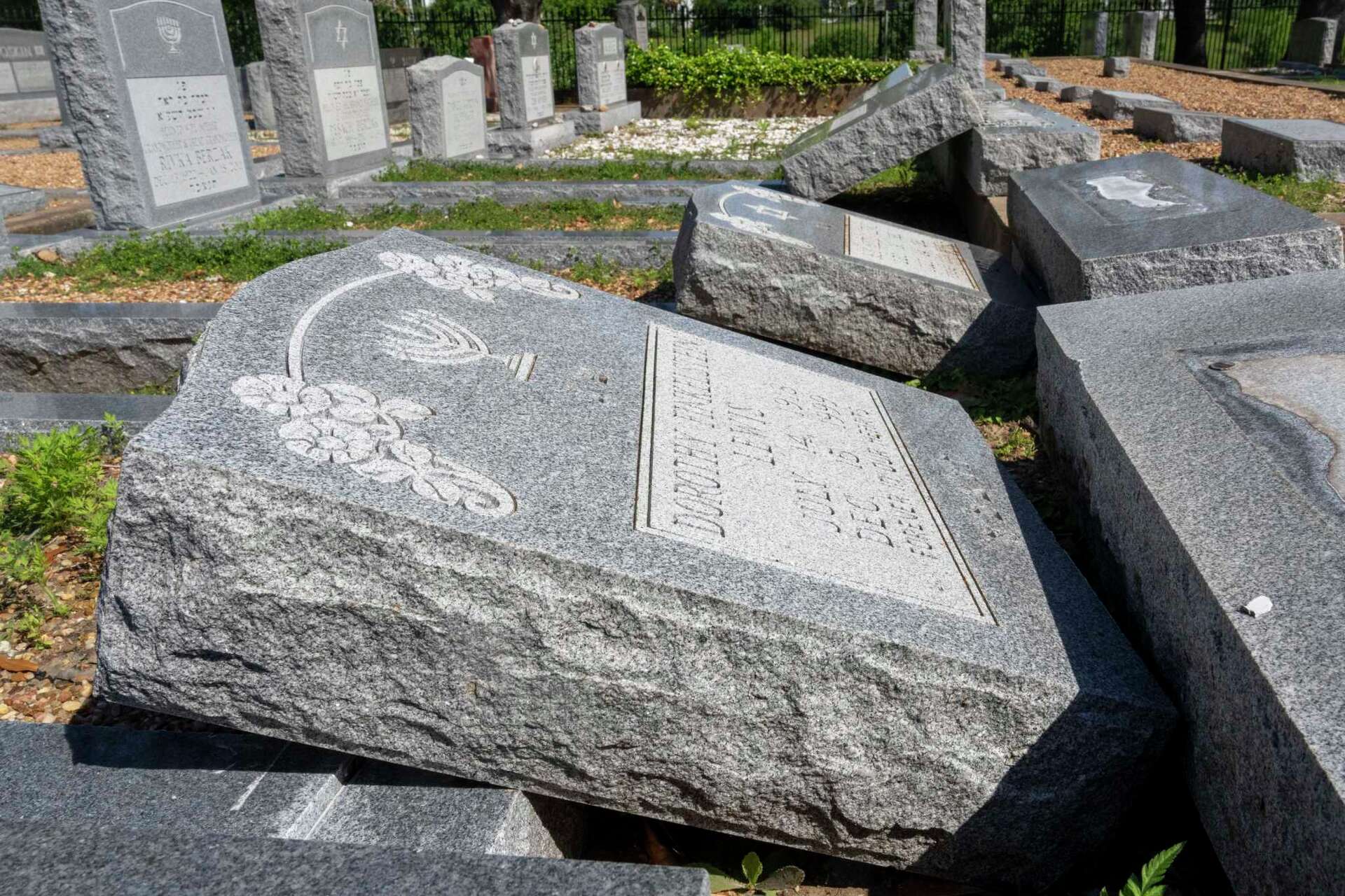 Beth Yeshurun cemetery in Houston vandalized
