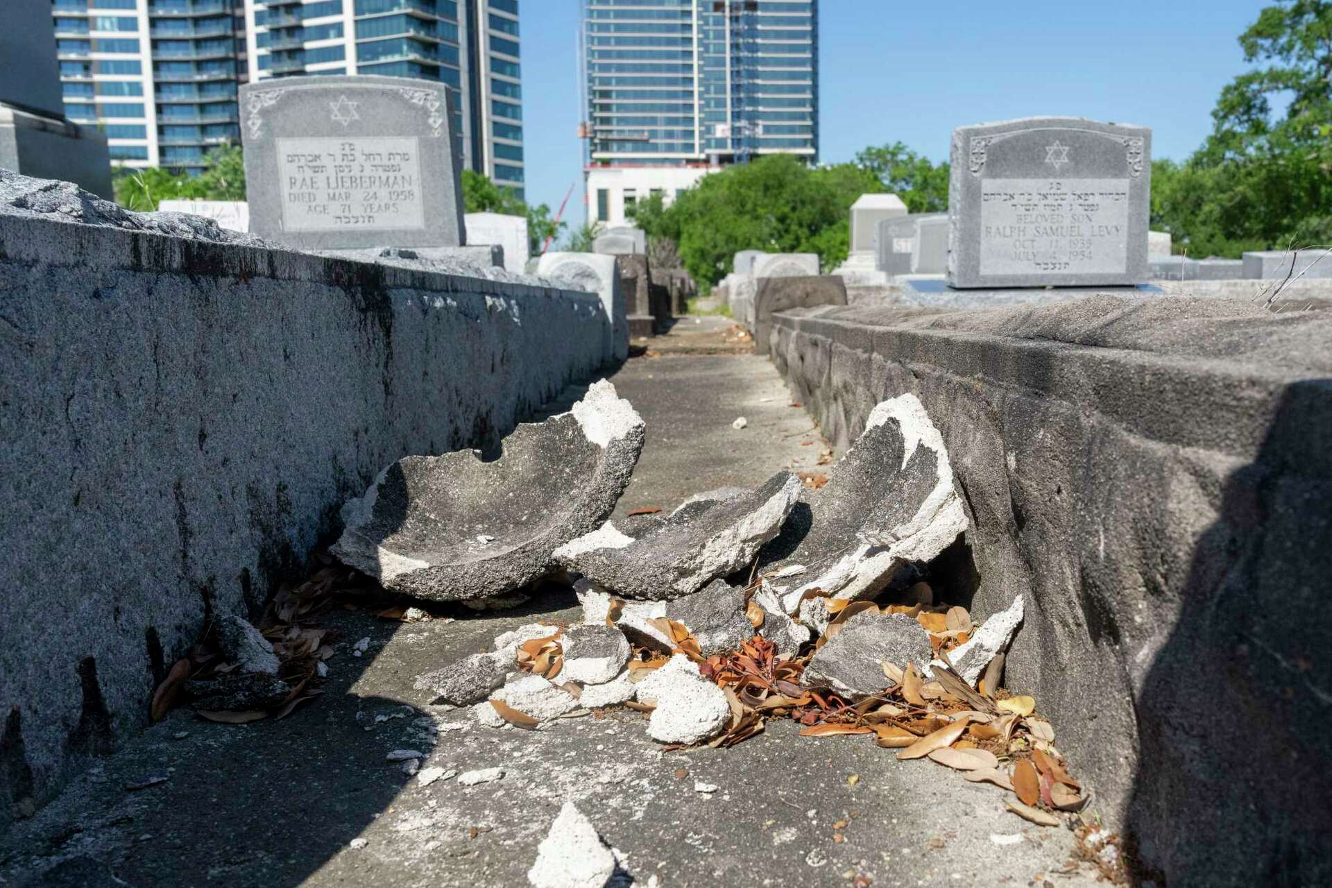 Beth Yeshurun cemetery in Houston vandalized