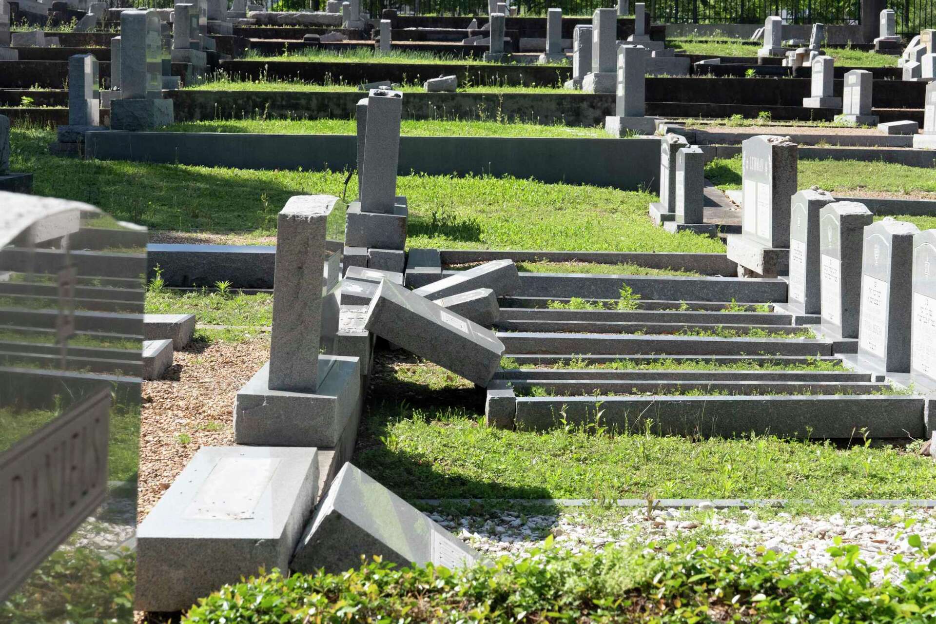 Beth Yeshurun cemetery in Houston vandalized