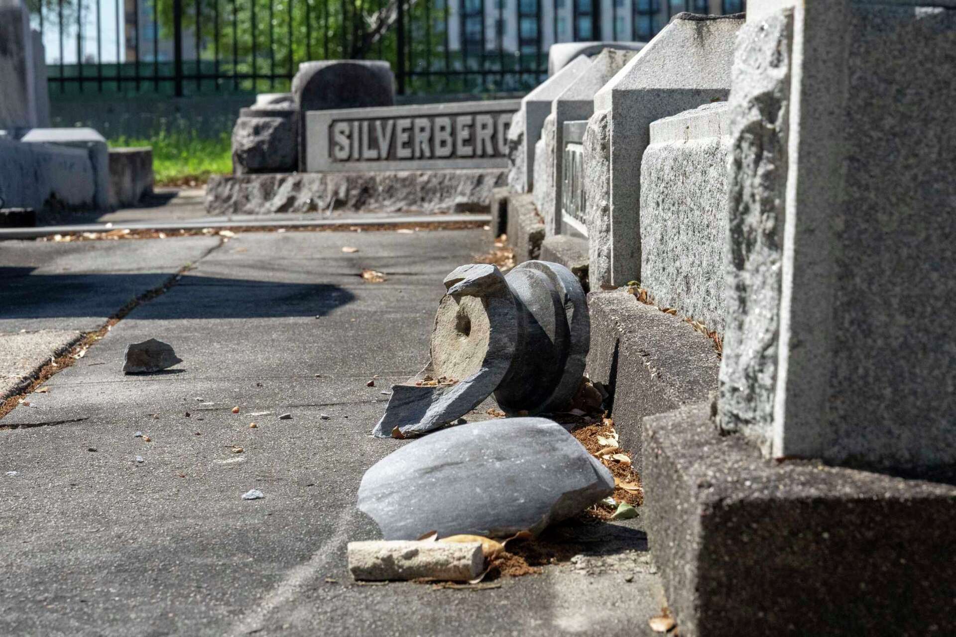 Beth Yeshurun cemetery in Houston vandalized
