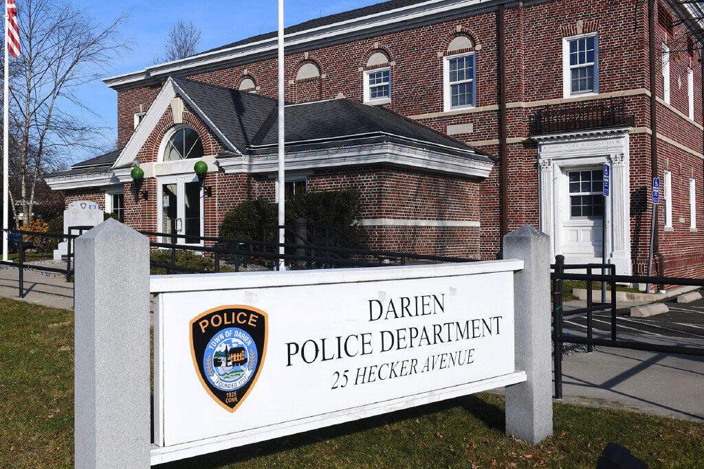Person who tried to coax child into minivan in Darien identified: Cops