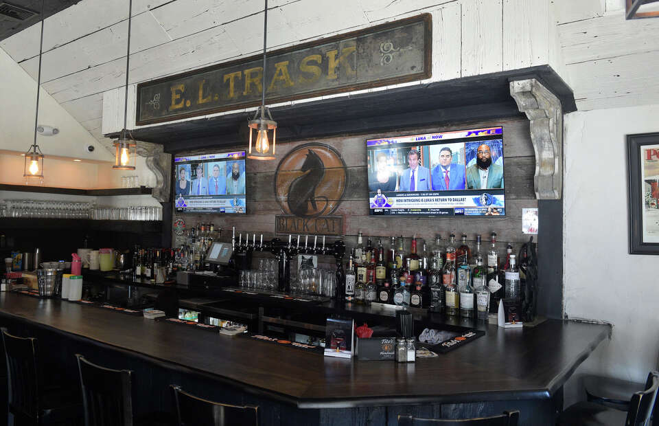 Black Cat Grille opens in Ridgefield; apartments set for Redding site