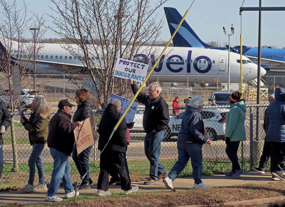 Avelo's ICE deportation defense targets Tweed, reveals tension