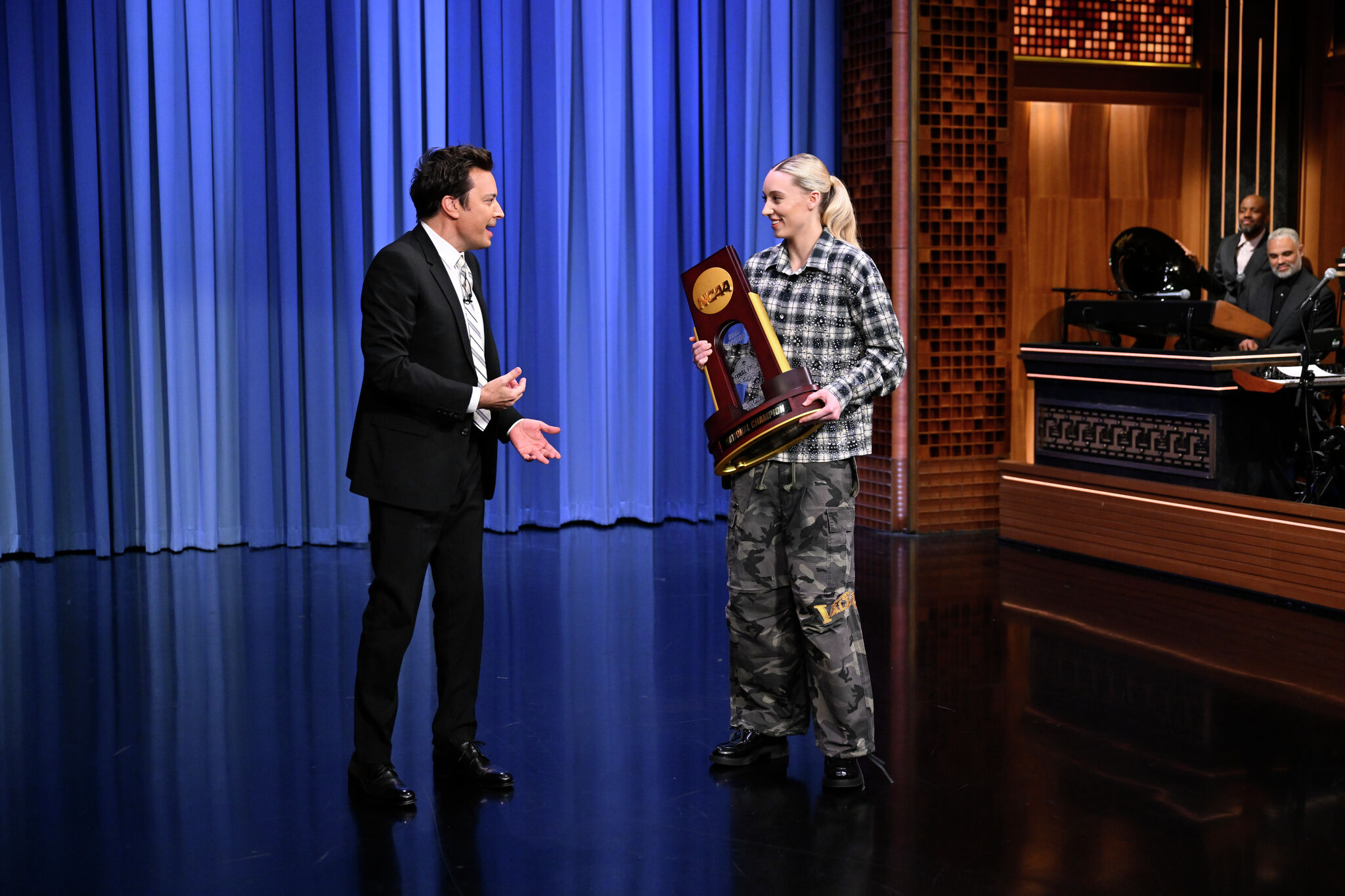Paige Bueckers surprises Jimmy Fallon, Tonight Show crowd with trophy