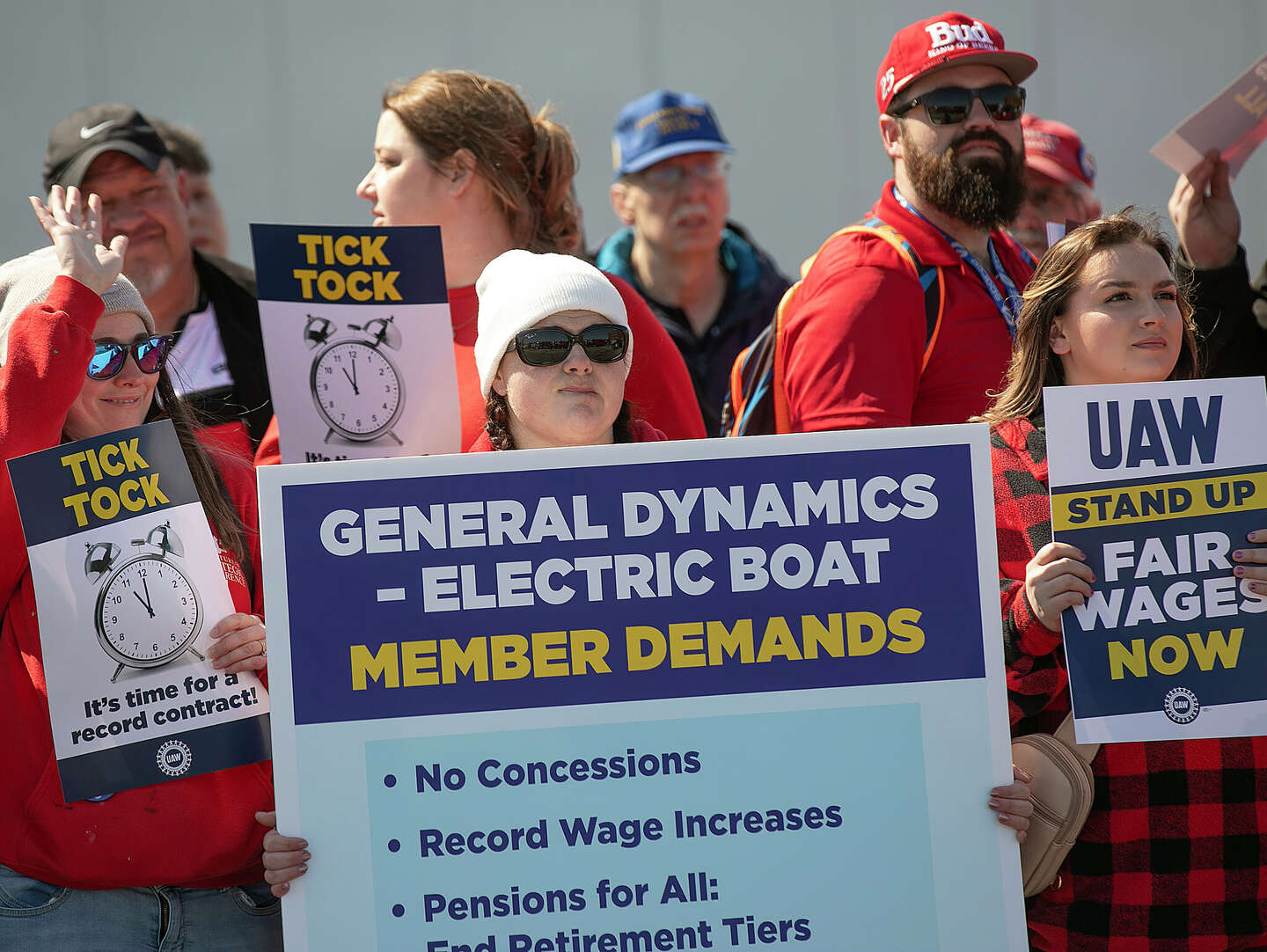 Electric Boat workers rally for new contract at CT sub maker in Groton