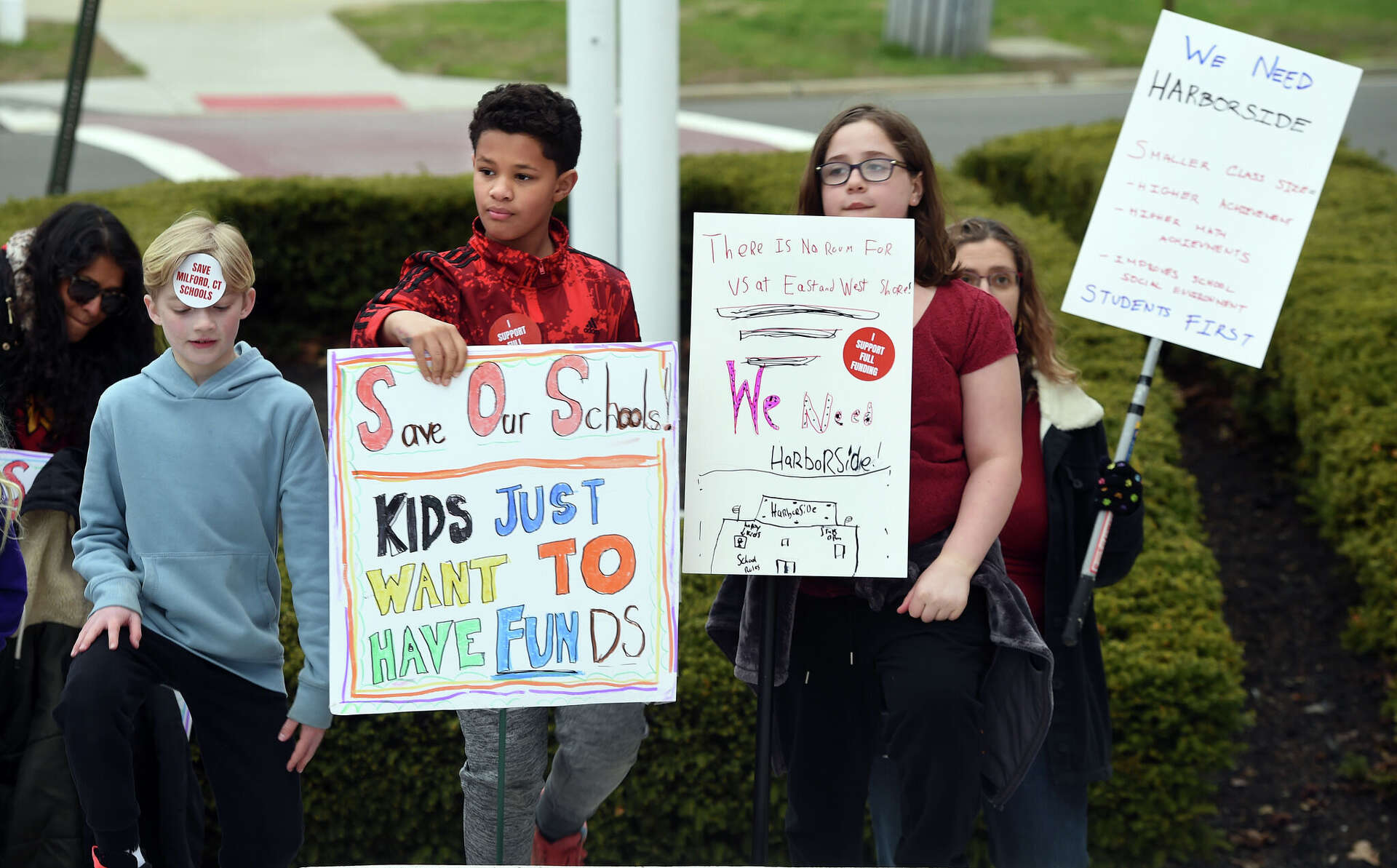 Milford schools community rallies against budget cut threats