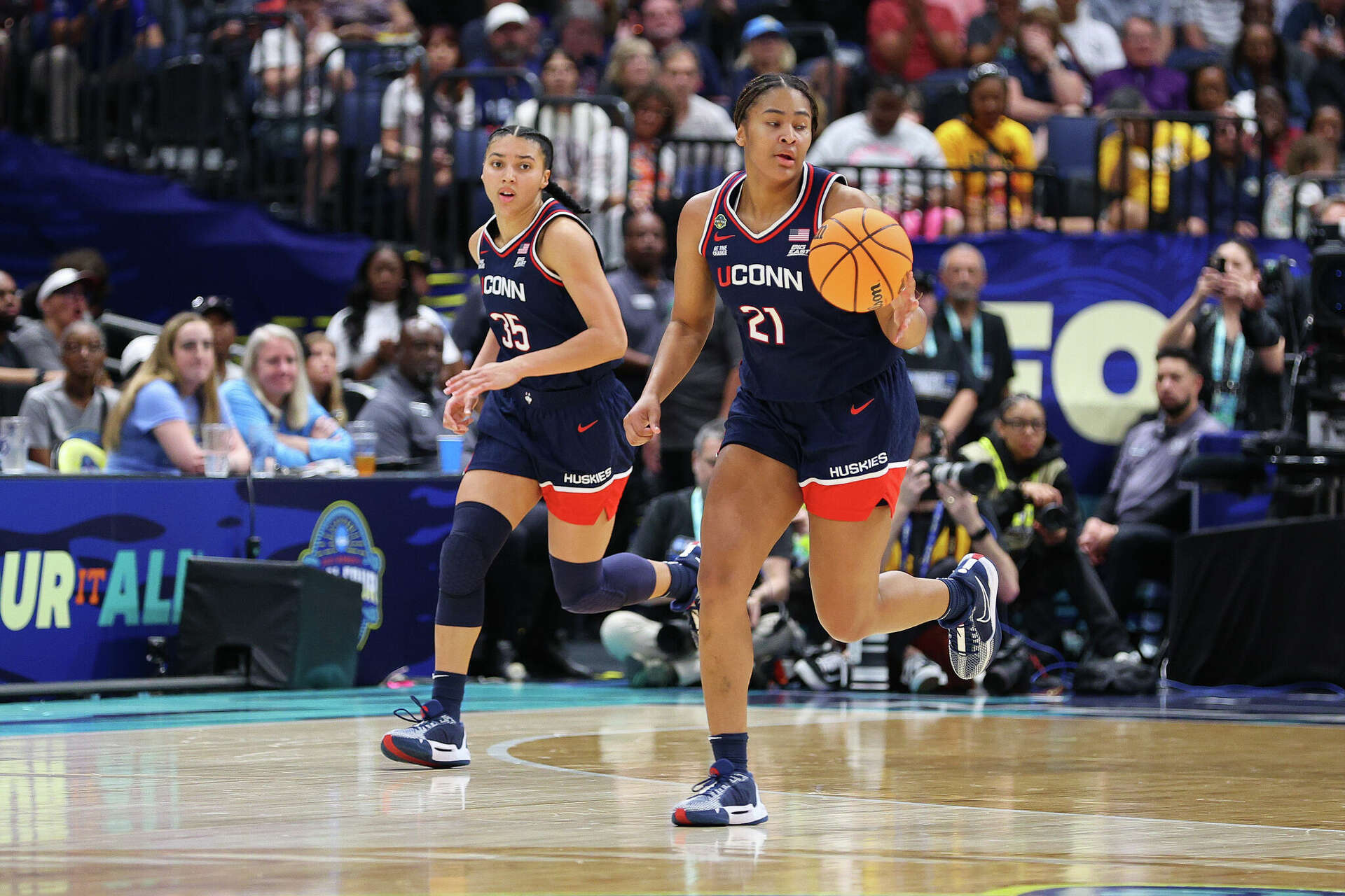 Looking ahead to the 2025-26 UConn women's basketball team