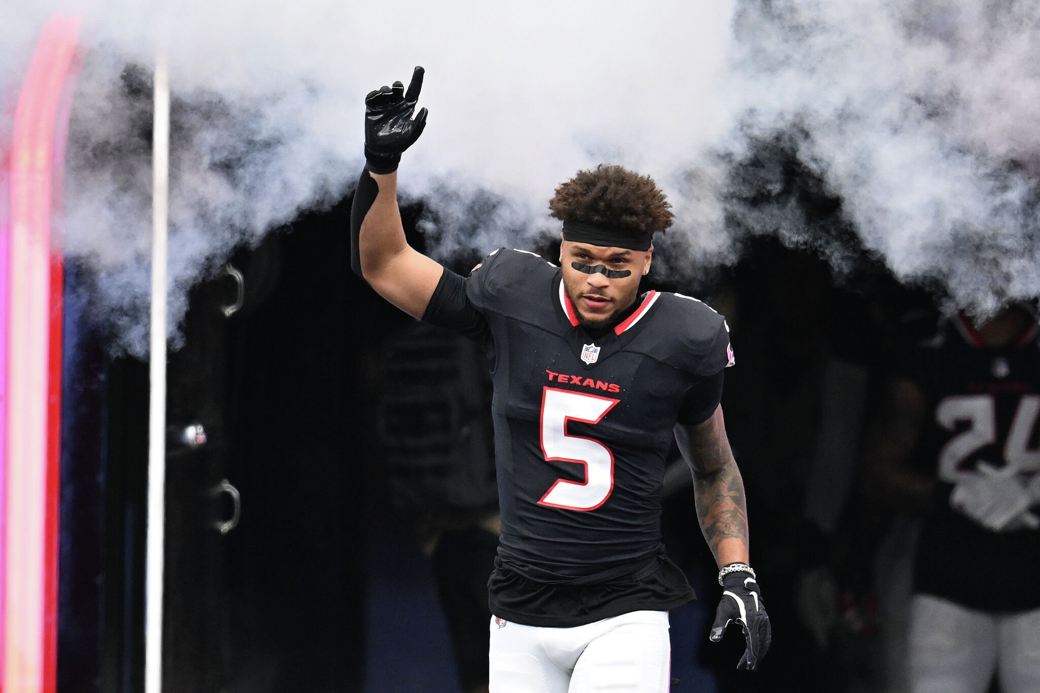 Houston native, standout defender, signs massive extension with Texans