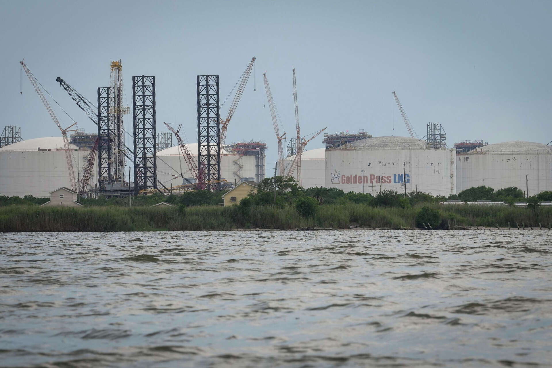Tariffs cloud LNG outlook as costs rise for Texas, Louisiana projects