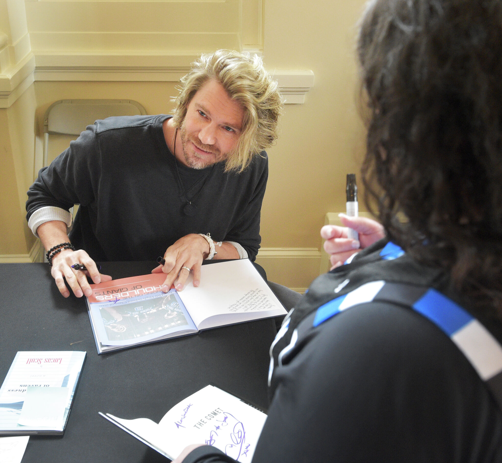 Chad Michael Murray takes selfies at 'Gilmore Girls' festival in CT