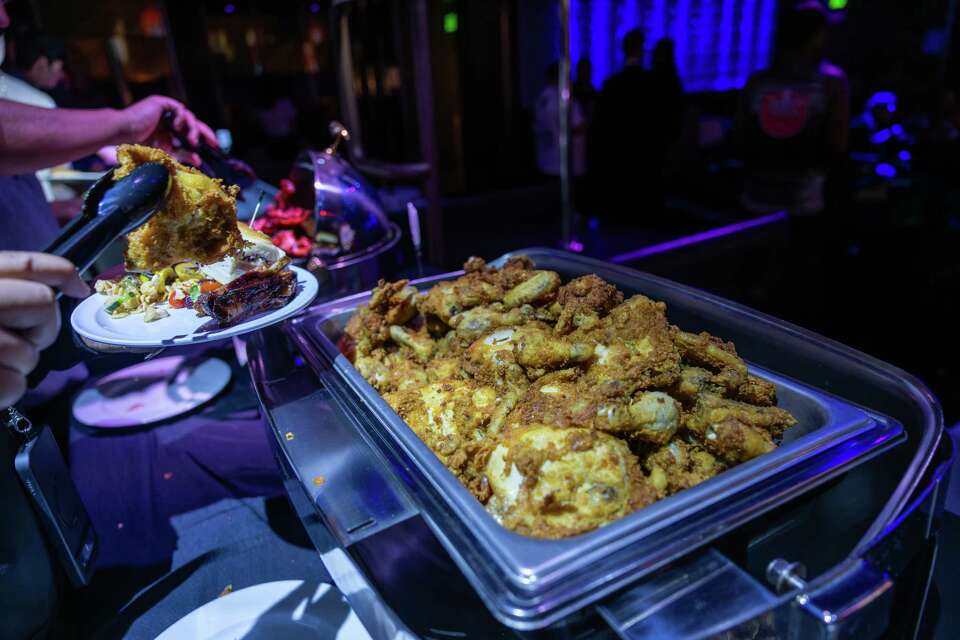 San Francisco strip club’s free fried chicken buffet returns