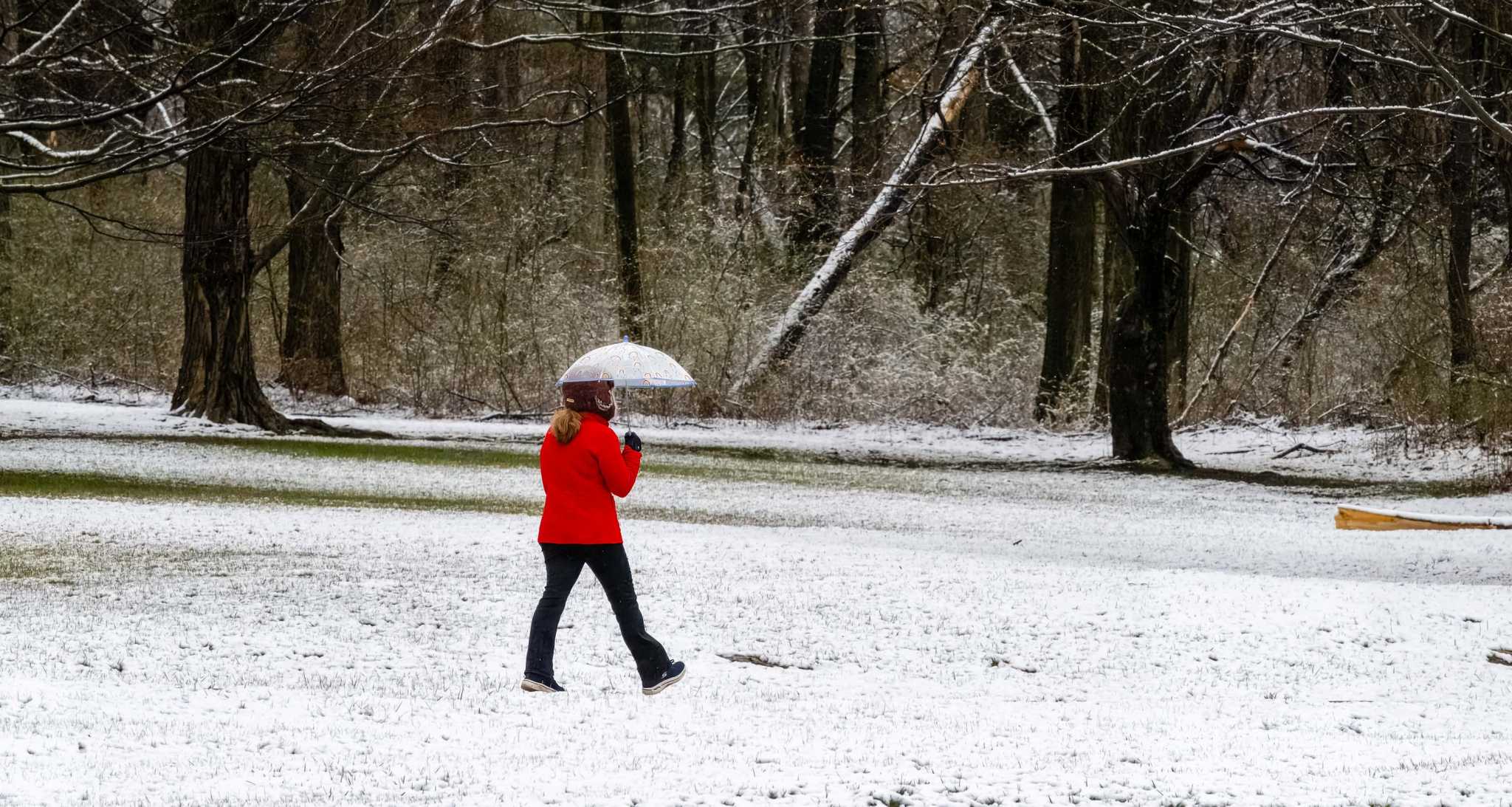 Spring snow coated northern CT Saturday morning, NWS says