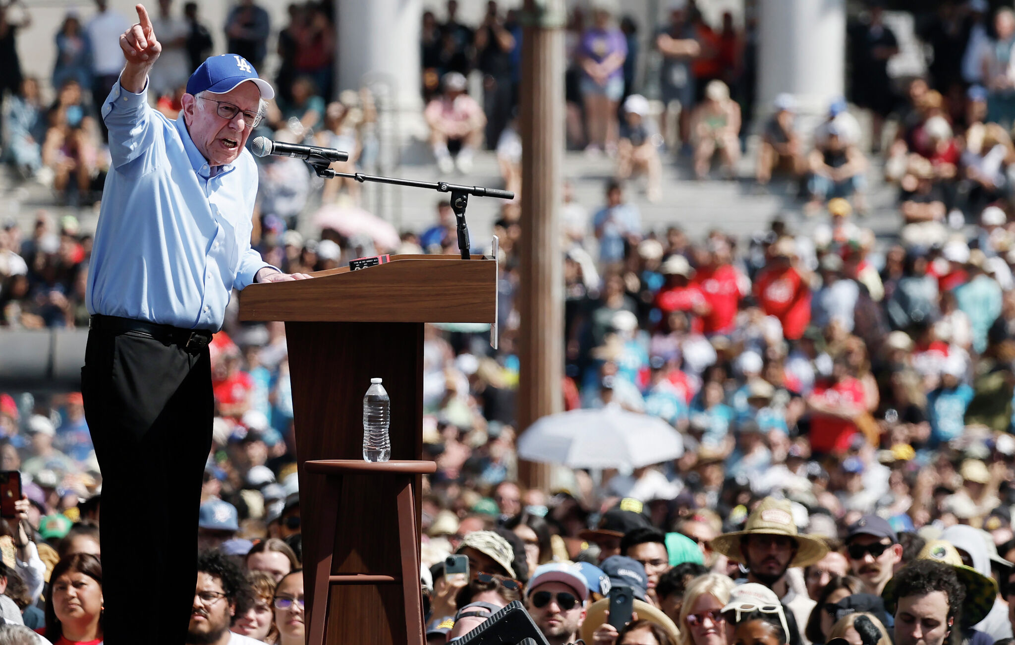 Music superstars turn out for huge LA political rally
