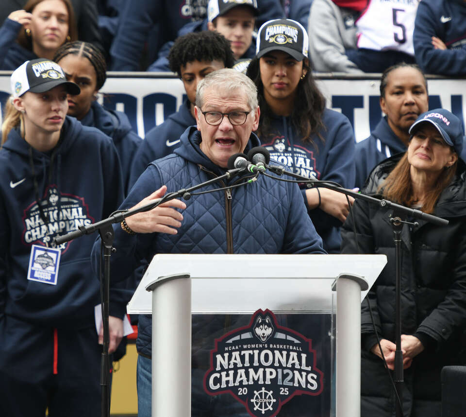 UConn women's basketball fans celebrate NCAA title with parade