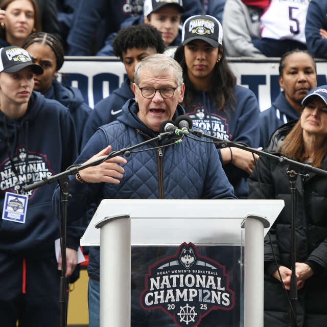 Mike Anthony: UConn's Geno Auriemma is back on his throne