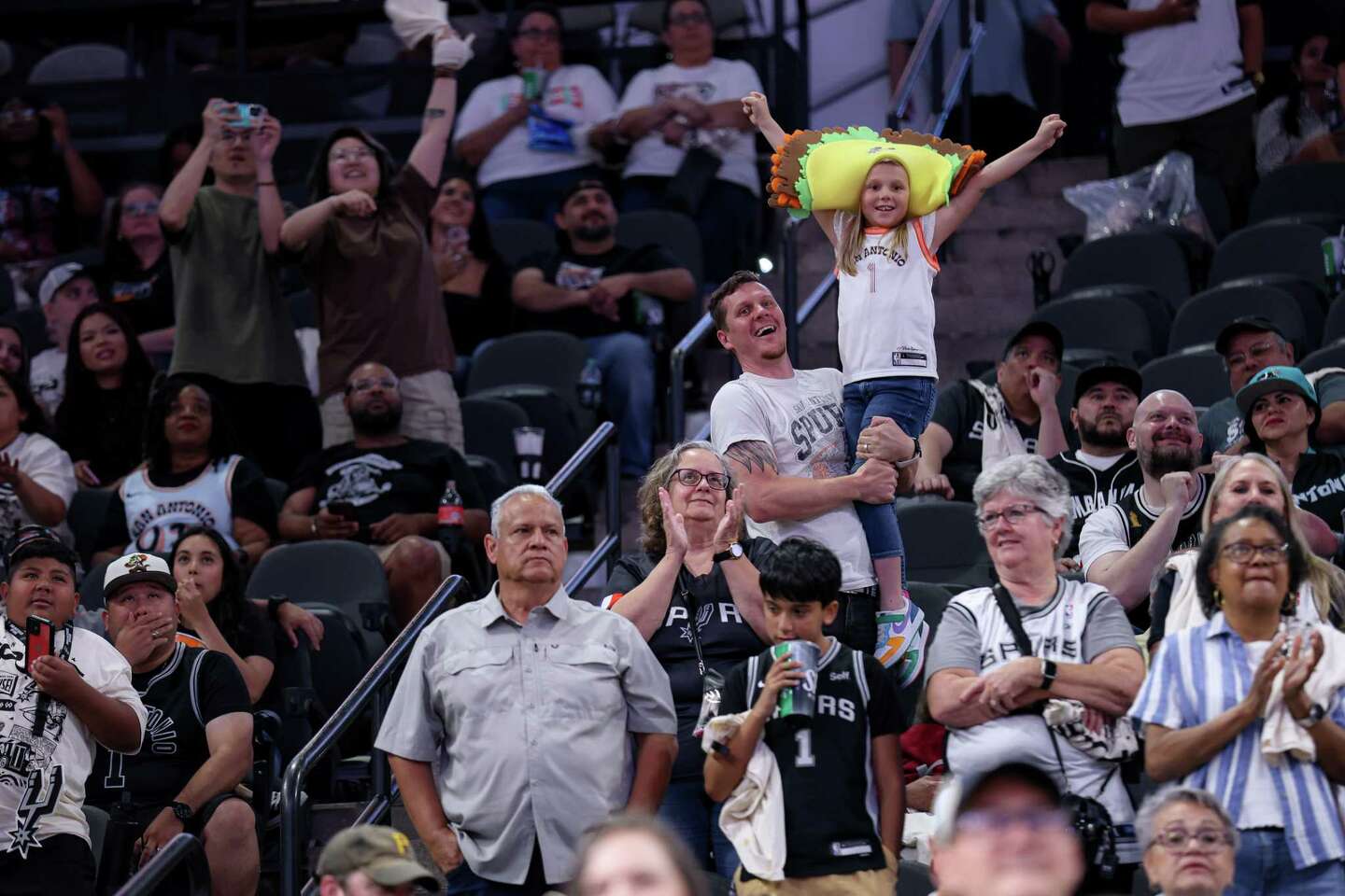 'Resilient' Spurs close season with comeback win over Raptors