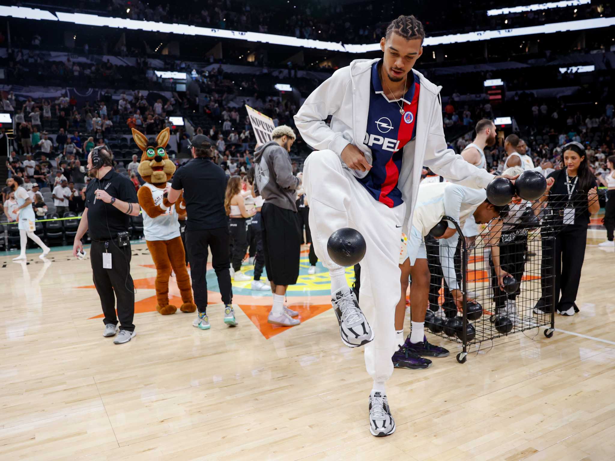 'Resilient' Spurs close season with comeback win over Raptors