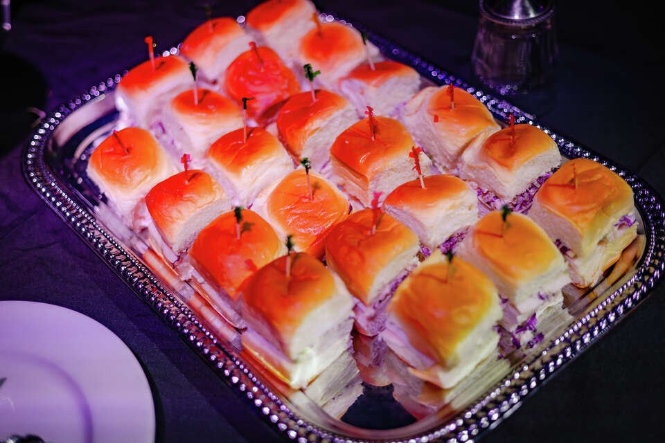 Downtown San Francisco's $5 lunch buffet has returned from the dead