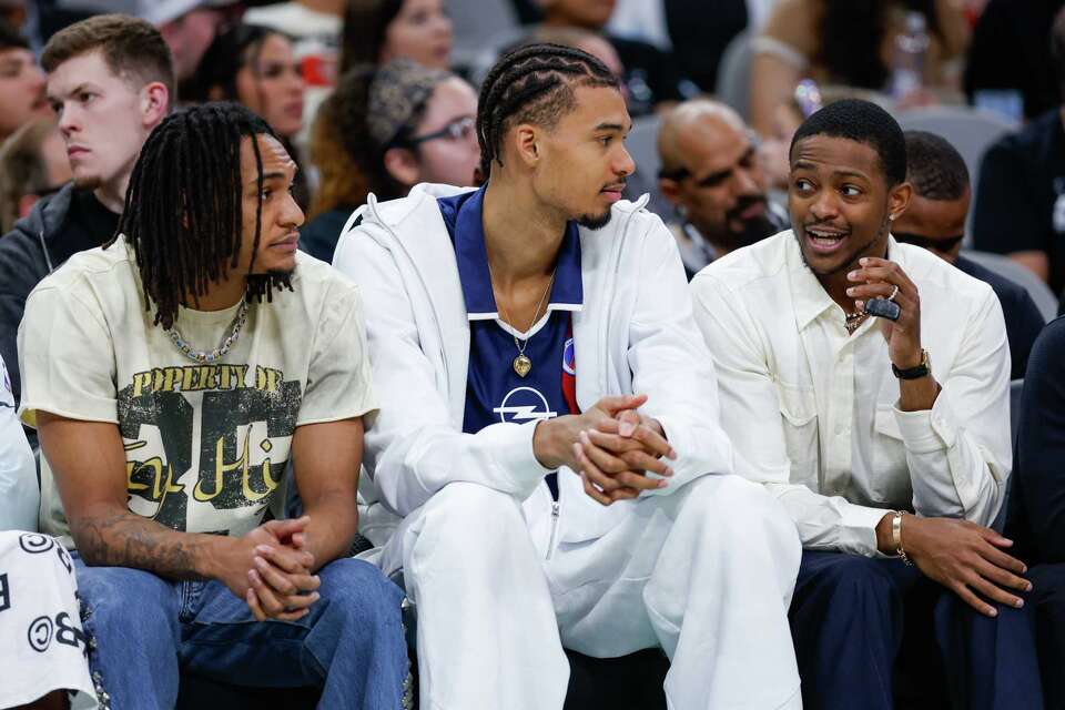 Spurs' roster breakdown: Who stays? Who goes?