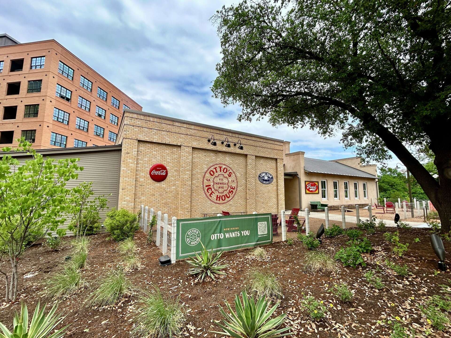 New icehouse brings cold beer, Texas-inspired menu to Pearl