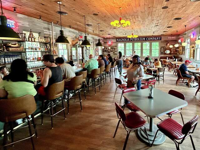 New icehouse brings cold beer, Texas-inspired menu to Pearl