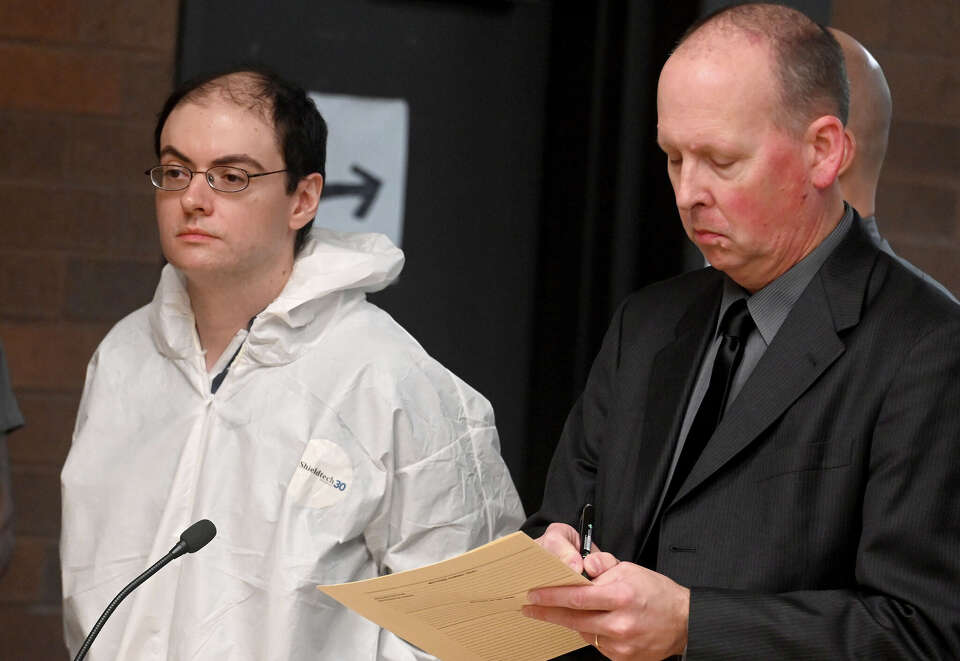 Man stabbed father to death, wounded relative in North Haven: Police