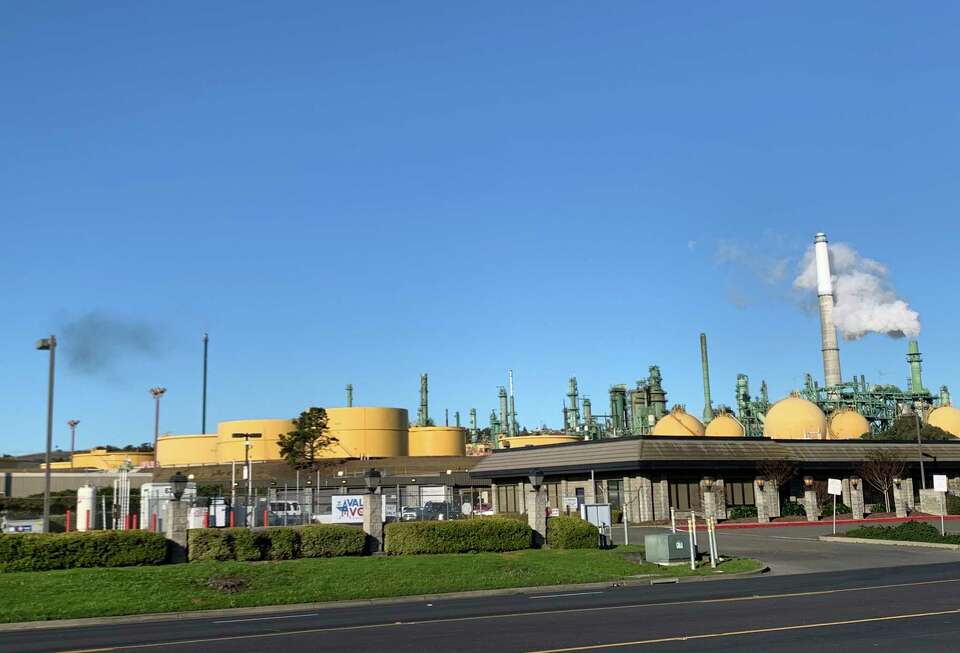 Valero Energy reports refining losses as it plans plant closure