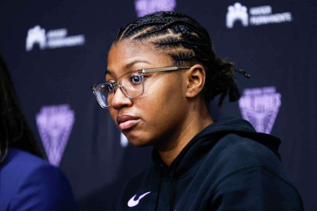 Valkyries introduce 2025 draft picks Shyanne Sellers and Kaitlyn Chen