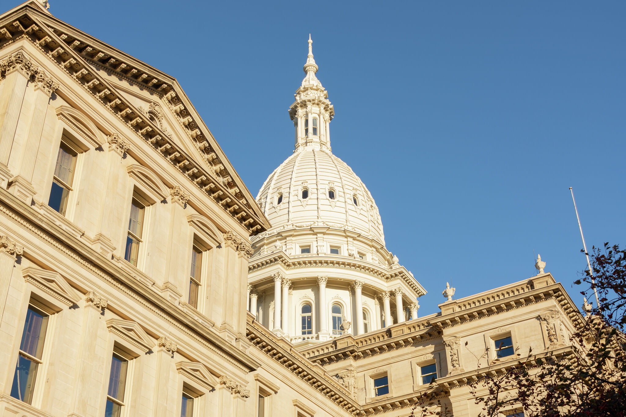 Michigan lawmakers miss budget deadline, schools face uncertainty