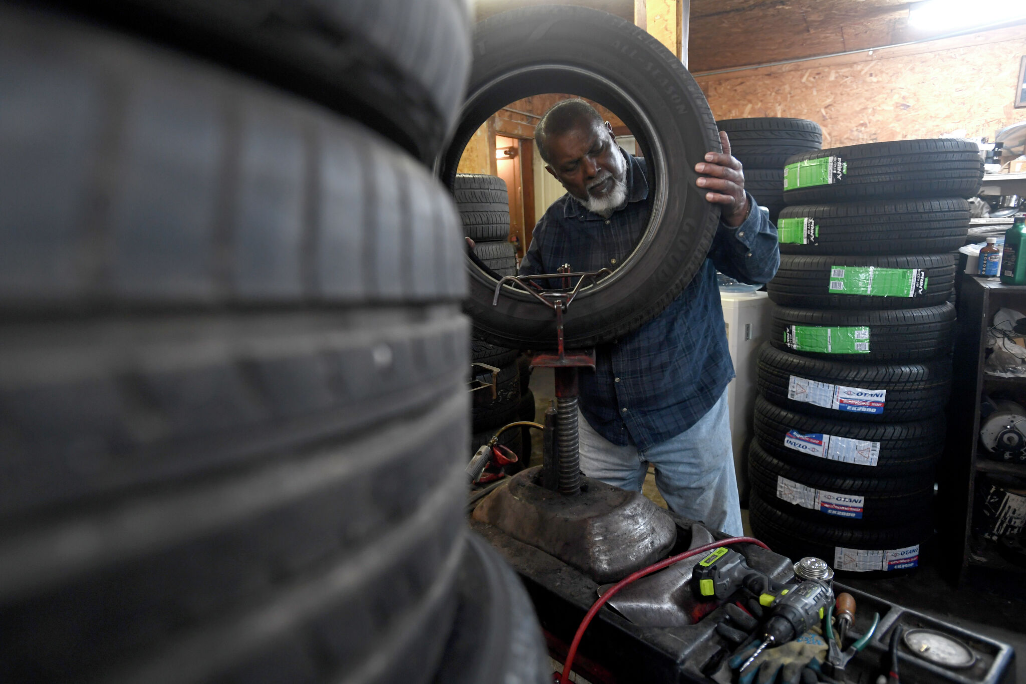 Local artist, sculptor Charlie Stagg dies