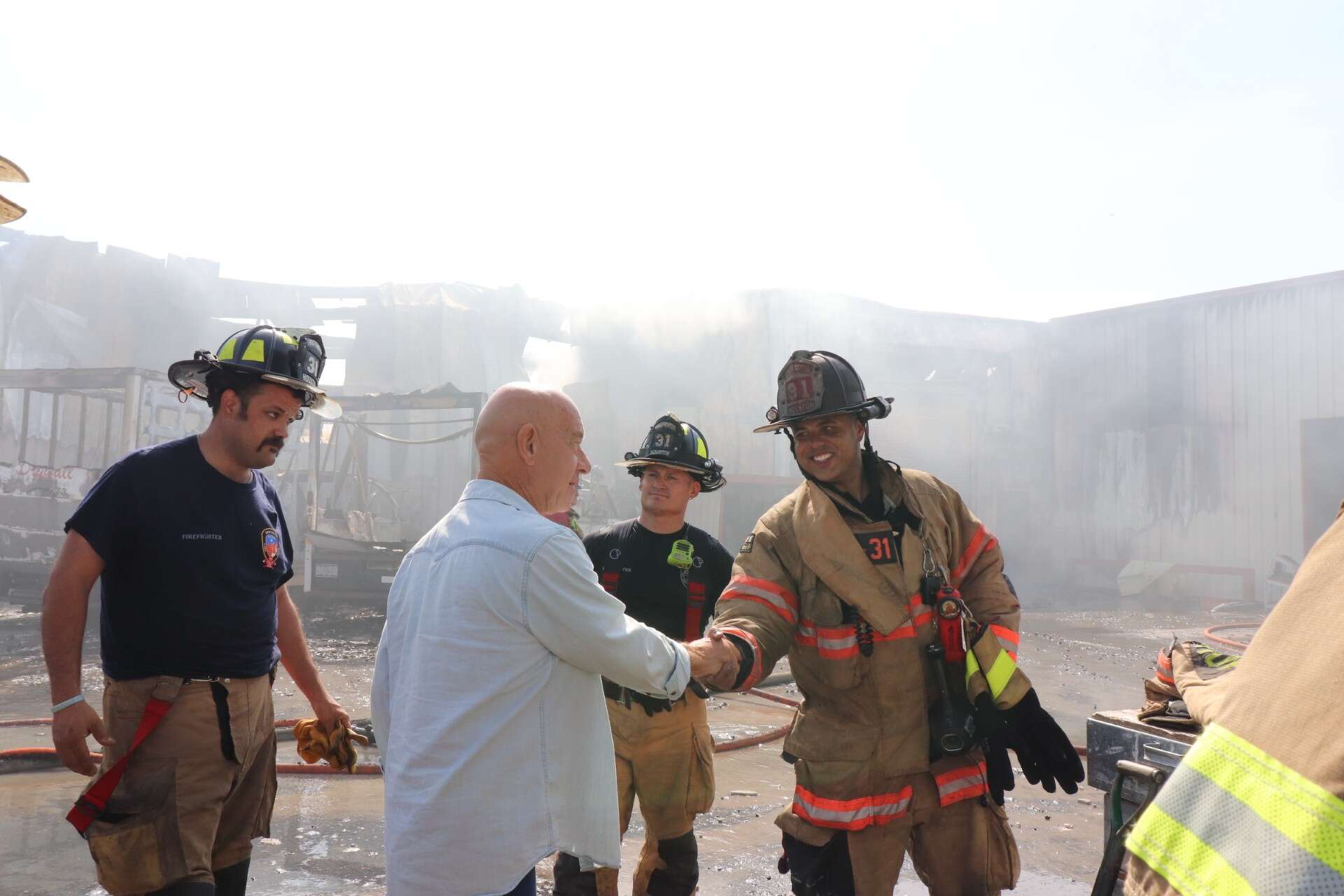Houston mayor slams city over broken hydrants at warehouse fire