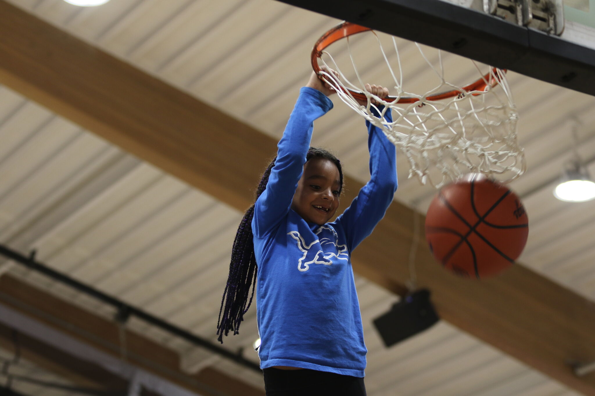Detroit Lions Legends sign autographs, entertain kids in Vassar