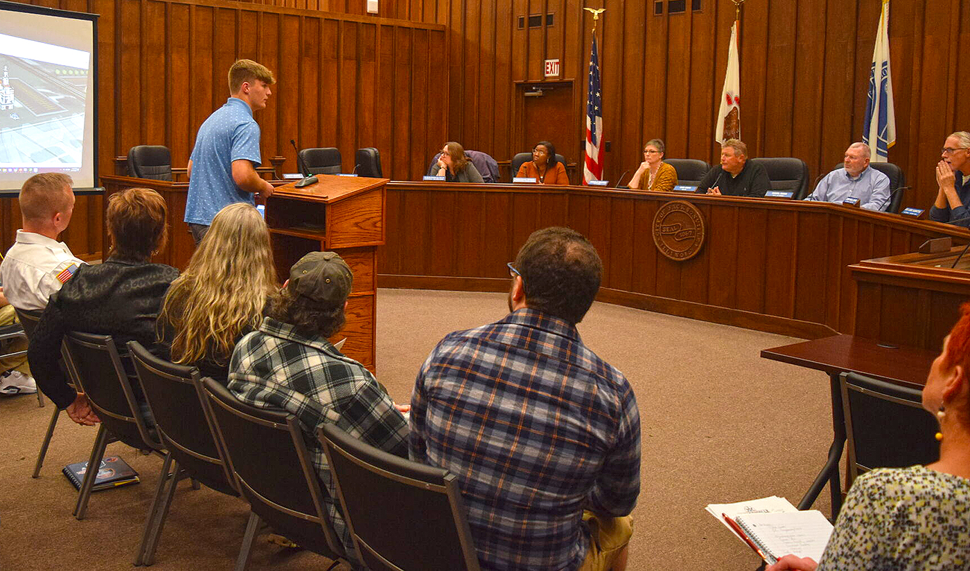 IC Community Systems Engineering class presents ideas to City Council