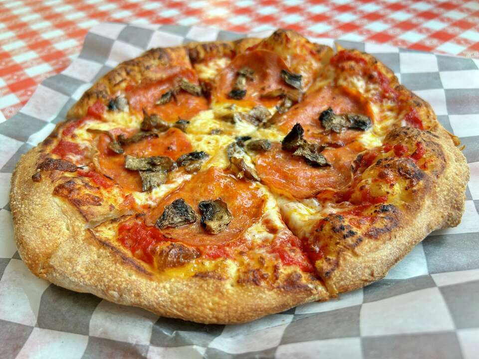 Mattenga's Pizzeria has a $10 personal pizza lunch special
