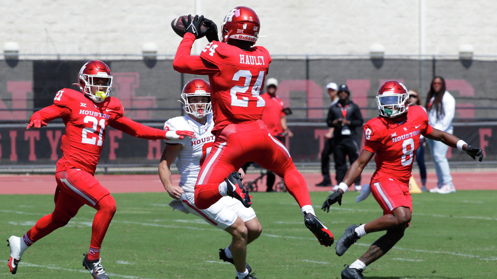 A.J. Haulcy to enter transfer portal, leave Houston Cougars