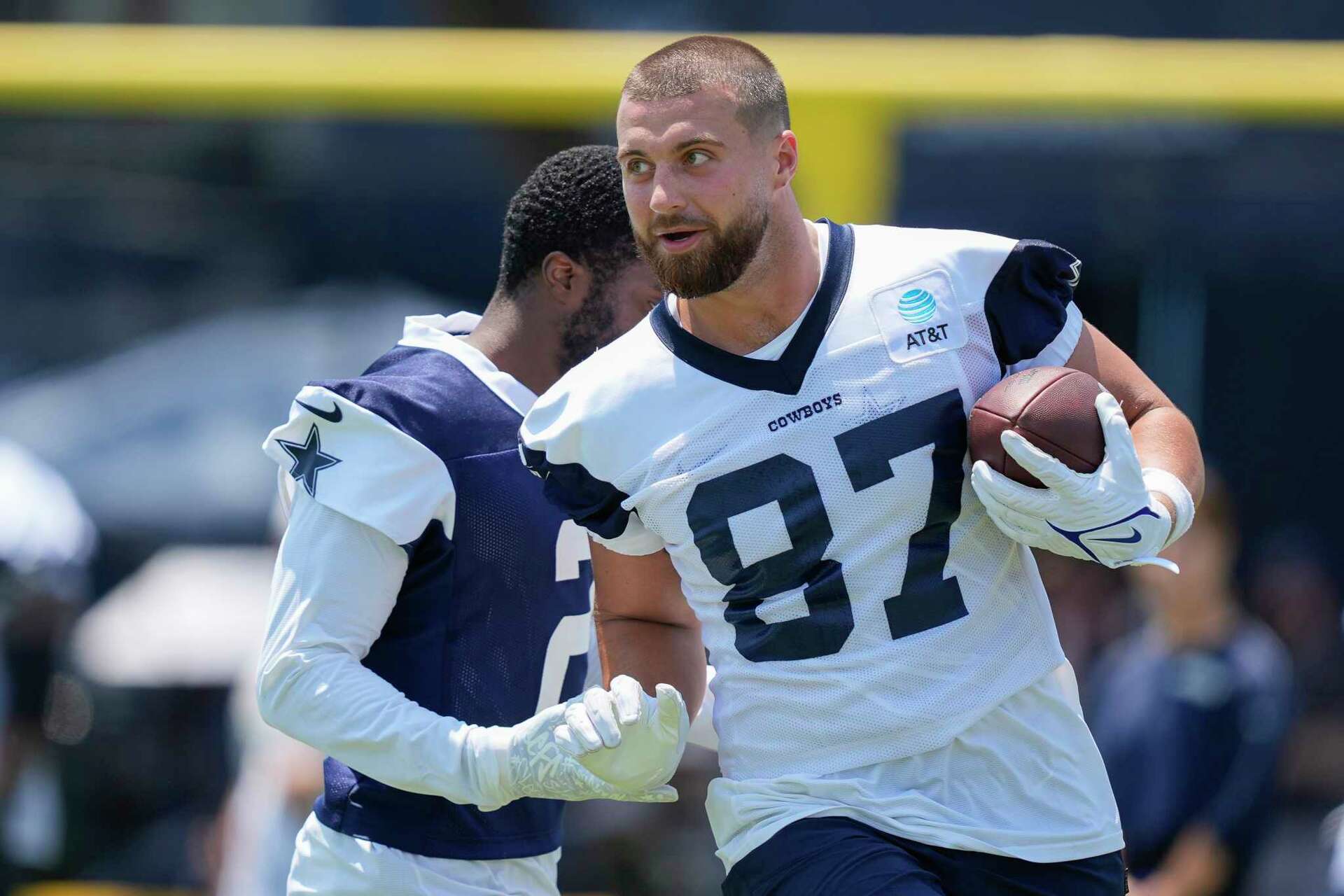Dallas Cowboys tight end Jake Ferguson announces engagement