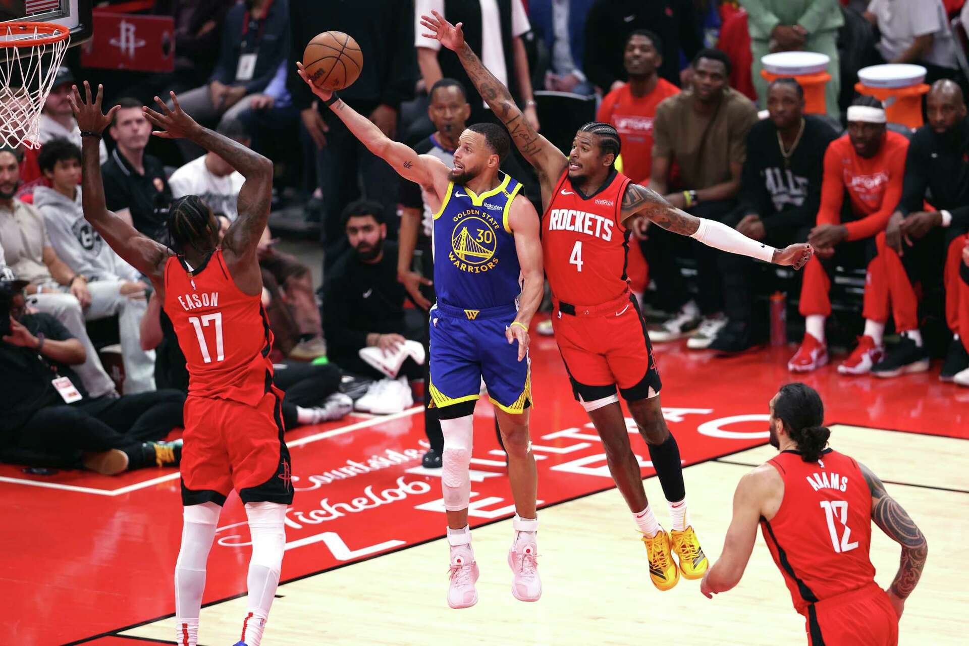 Warriors win Game 1 as Stephen Curry calmly repulses Rockets’ rally