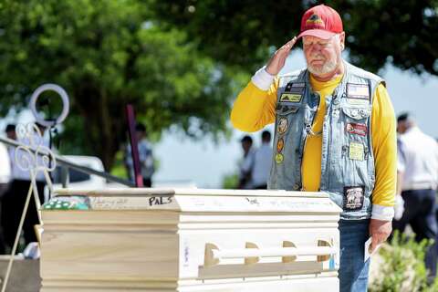 Navy veteran who killed self outside VA hospital was a sniper