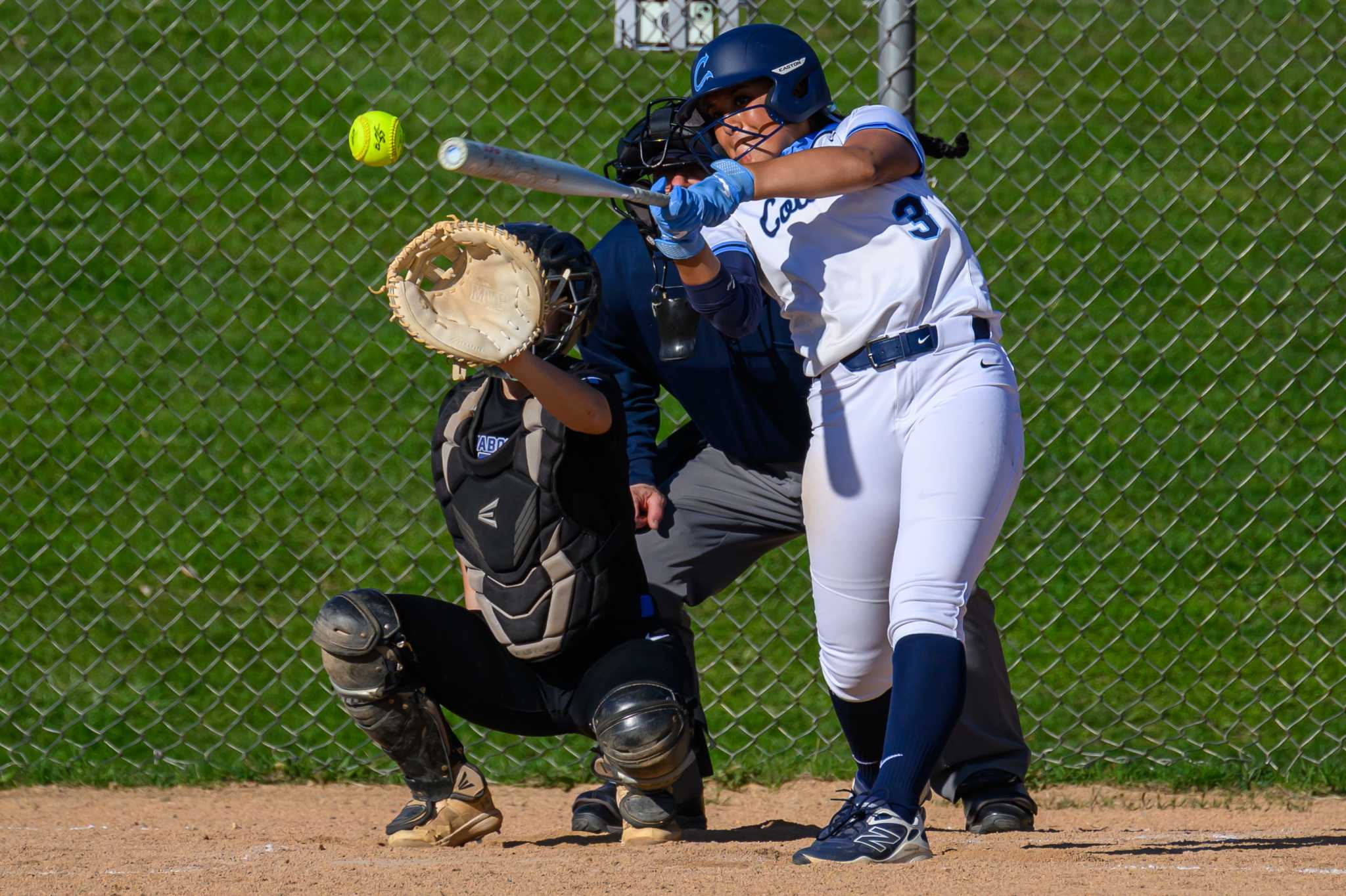 Columbia softball snaps two-game losing streak with win