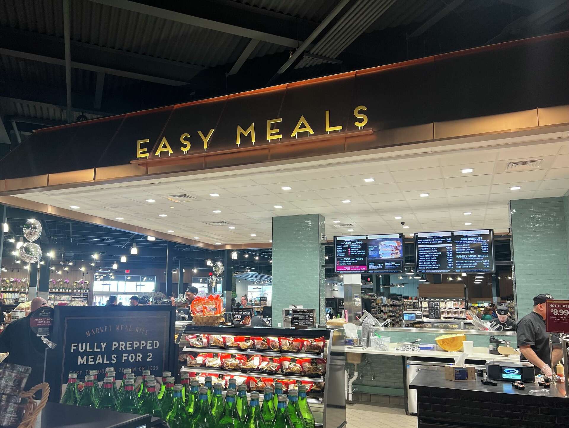 Fresh Market opens in Wethersfield, CT, drawing eager shoppers