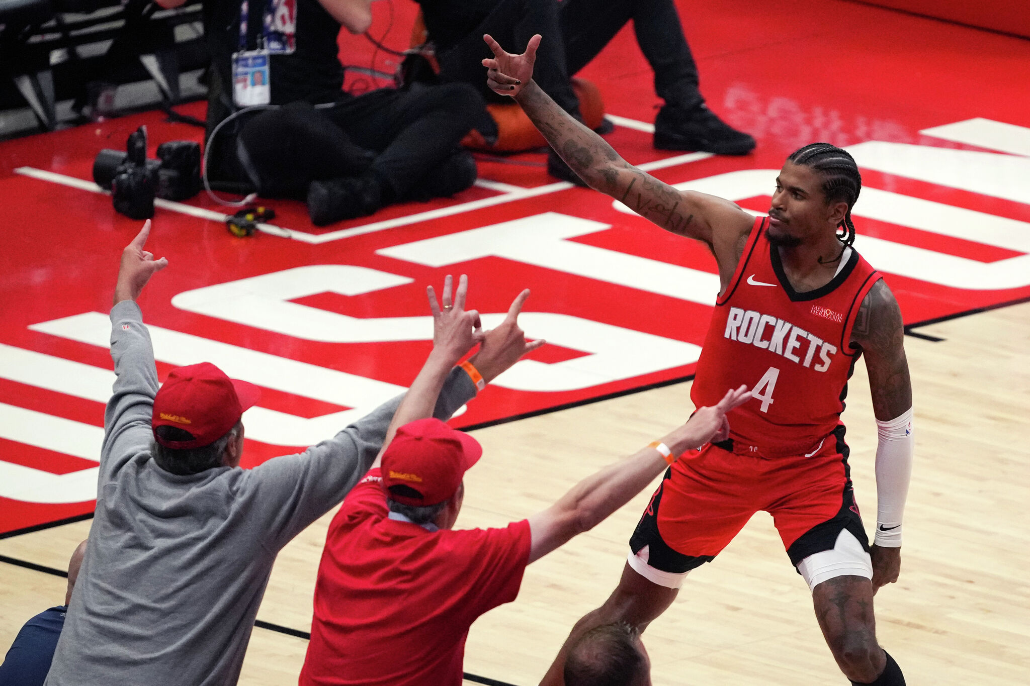 Rockets' Jalen Green goes nuclear in brilliant Game 2