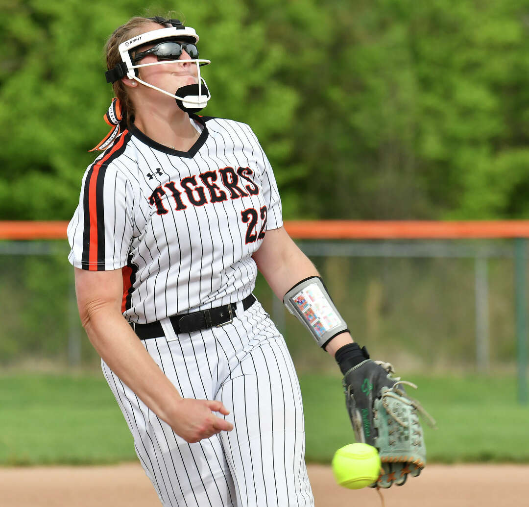 Edwardsville softball rallies twice to defeat Calhoun