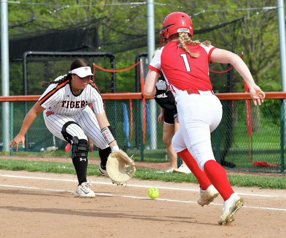 Edwardsville softball rallies twice to defeat Calhoun
