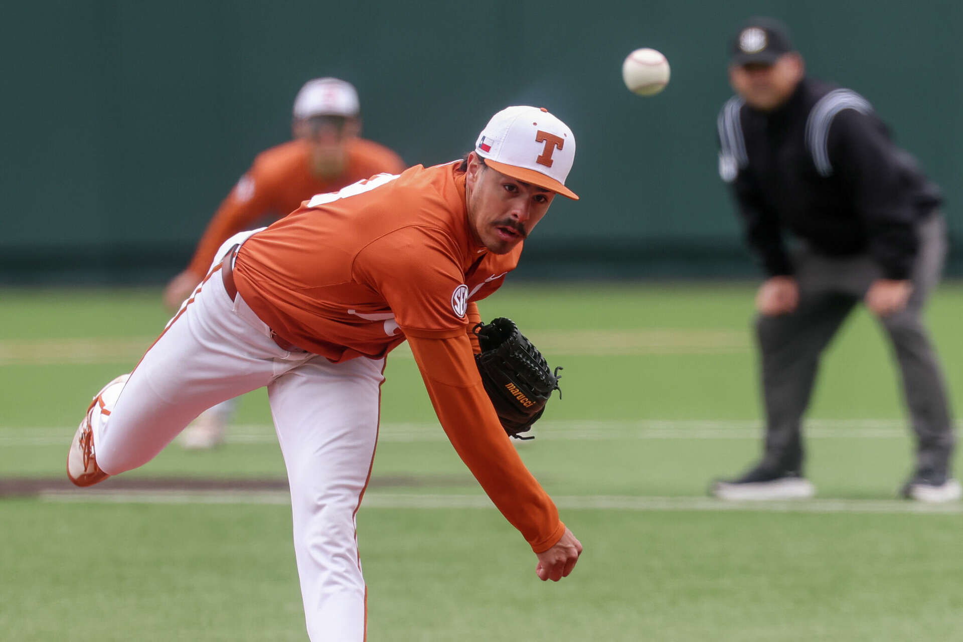 Texas can clinch SEC baseball title in series against Arkansas