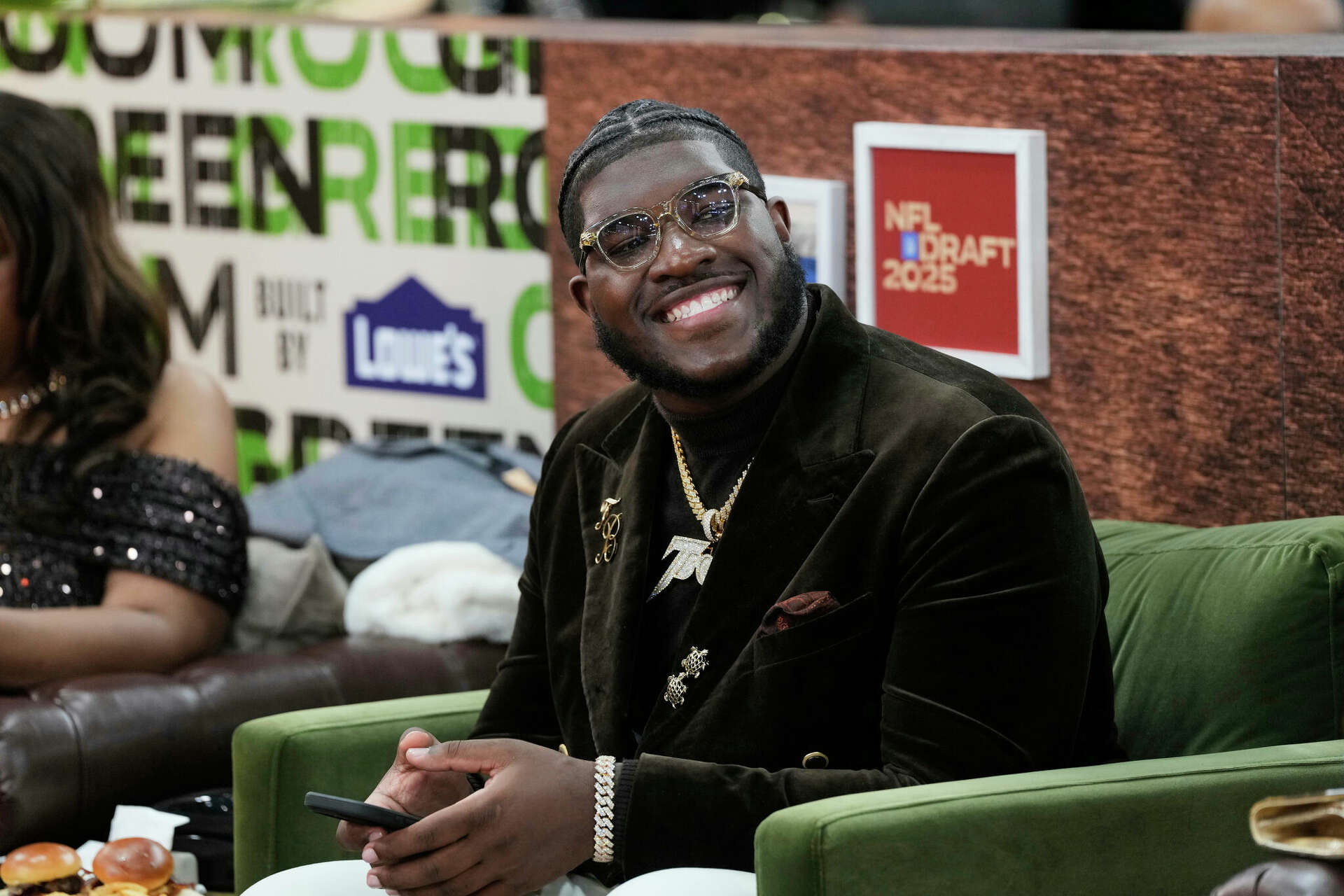 CT native Tyler Booker is 12th pick in 1st round of NFL Draft