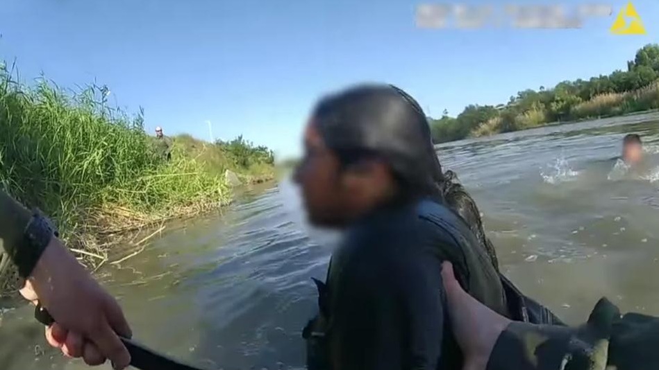 Laredo USBP agents rescue migrants from drowning in the Rio Grande