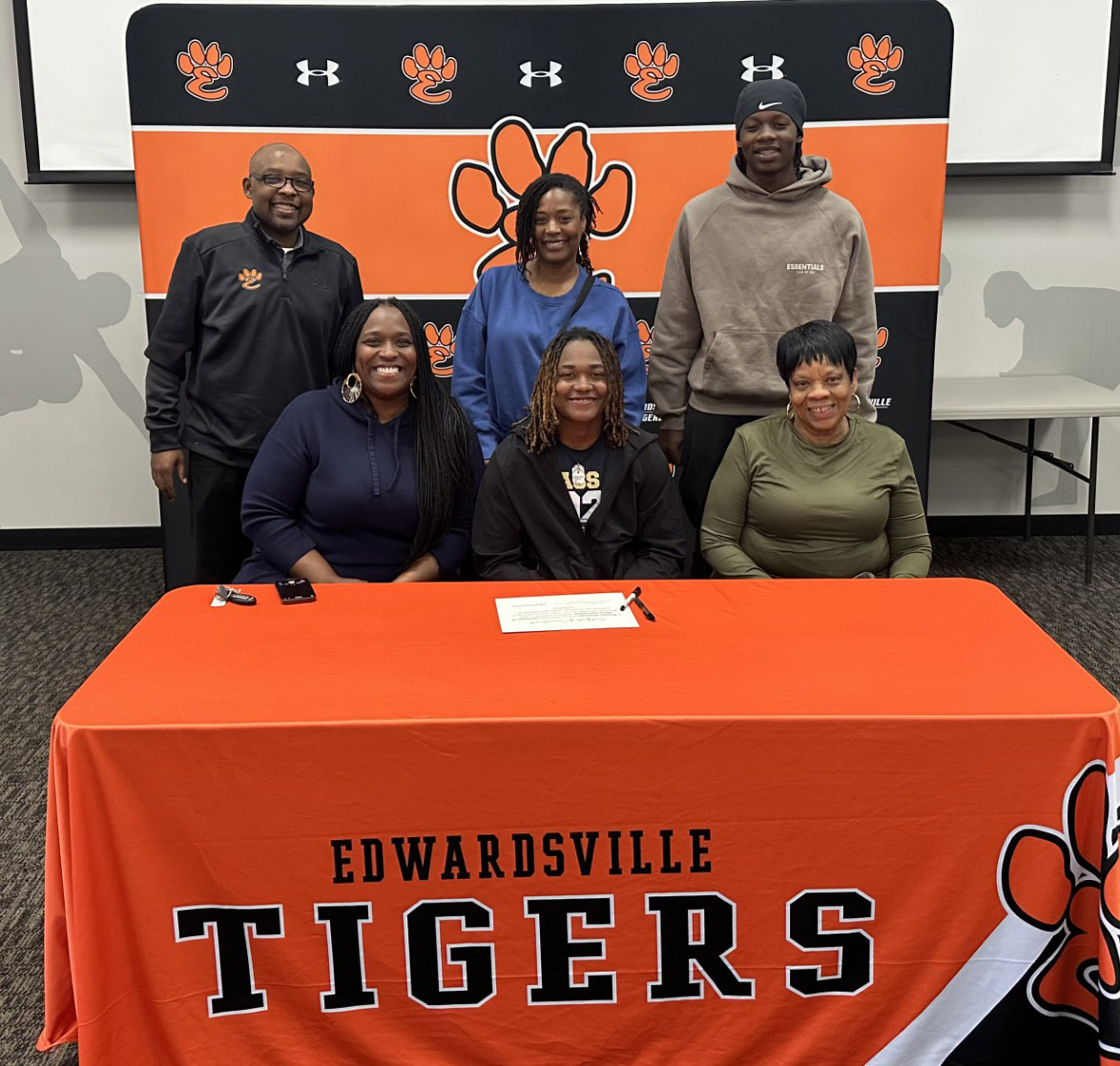 Three Edwardsville High School IL Tigers set to play college sports